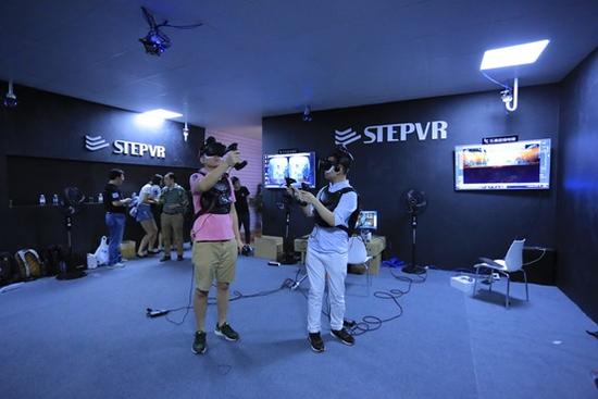 STEPVR携大空间双人VR游戏成功抢镜ChinaJoy_产业服务-厂商新闻_新浪游戏_新浪网