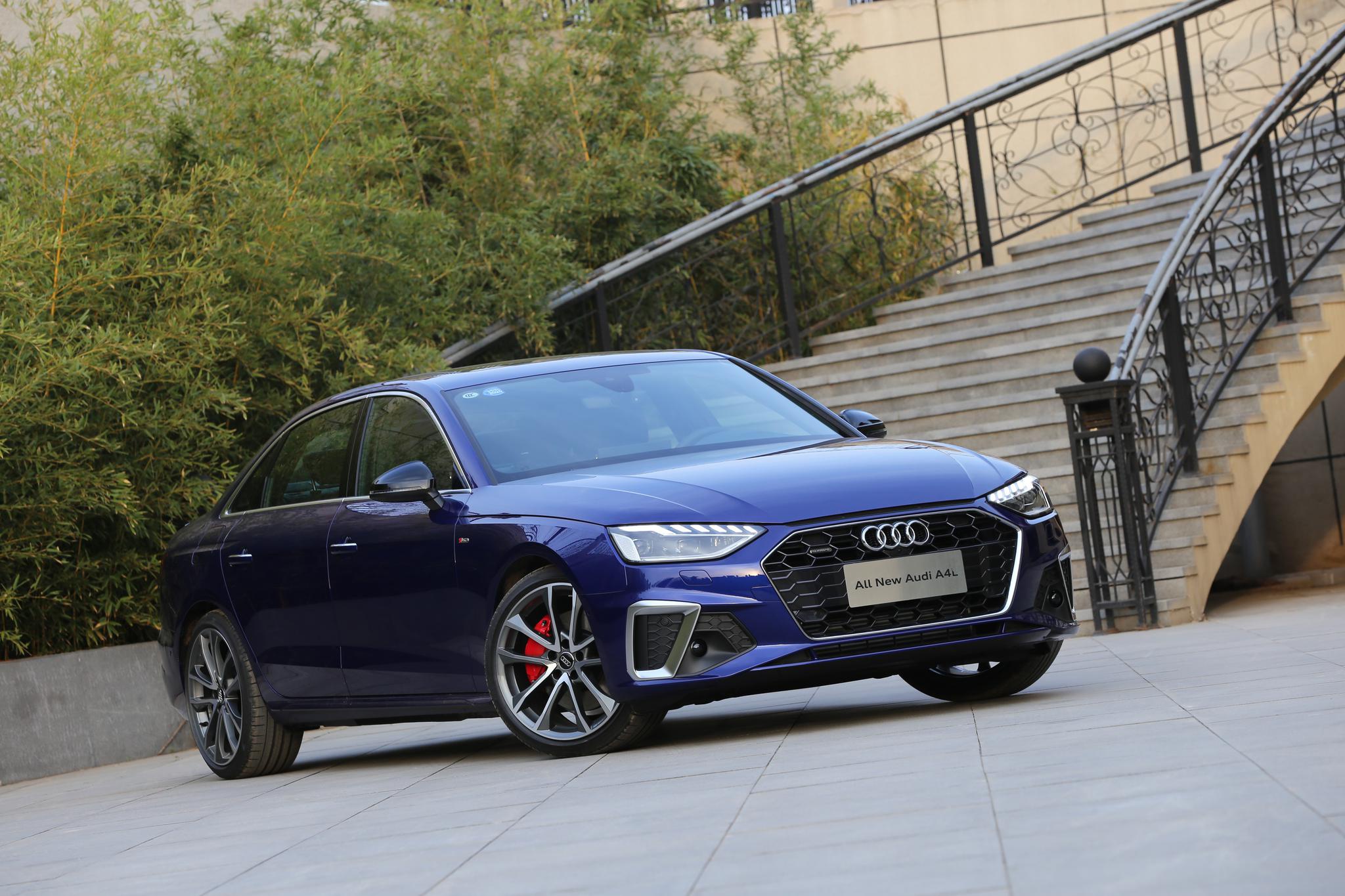 加上铭牌这货分明就是RS4 全新奥迪A4L售价30.58-39.68万元-新浪汽车