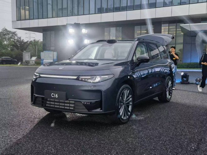 售15.58至18.58万元 零跑C16正式上市-新浪汽车