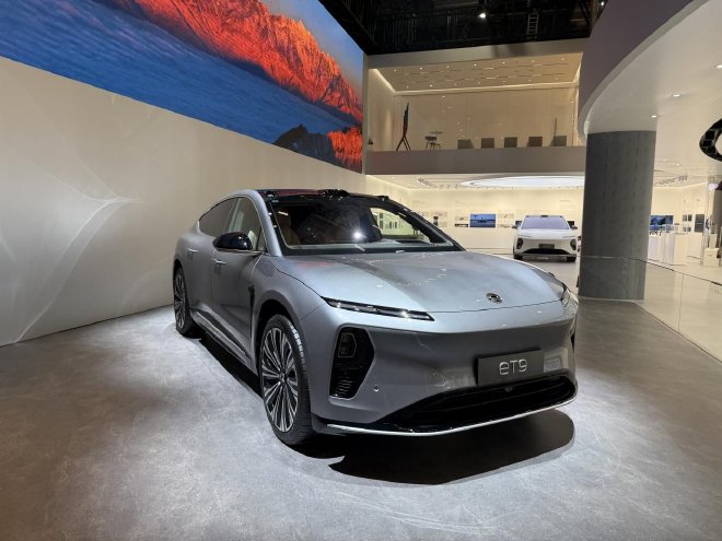 2025上海车展探馆：蔚来ET9及firefly萤火虫亮相-新浪汽车