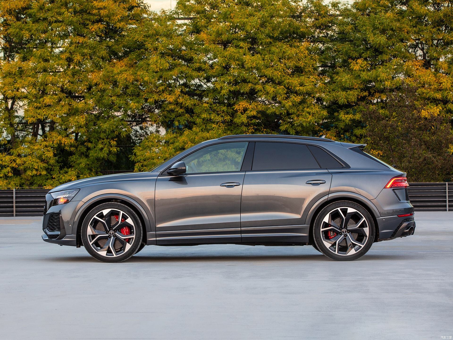 奥迪RSQ8，话说喜欢这种性能SUV的小伙伴多吗-新浪汽车