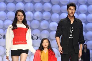 “Cloudo Kids之夜”童装秀 萌娃演绎秋冬时尚|童装|超模|盛典_新浪育儿_新浪网