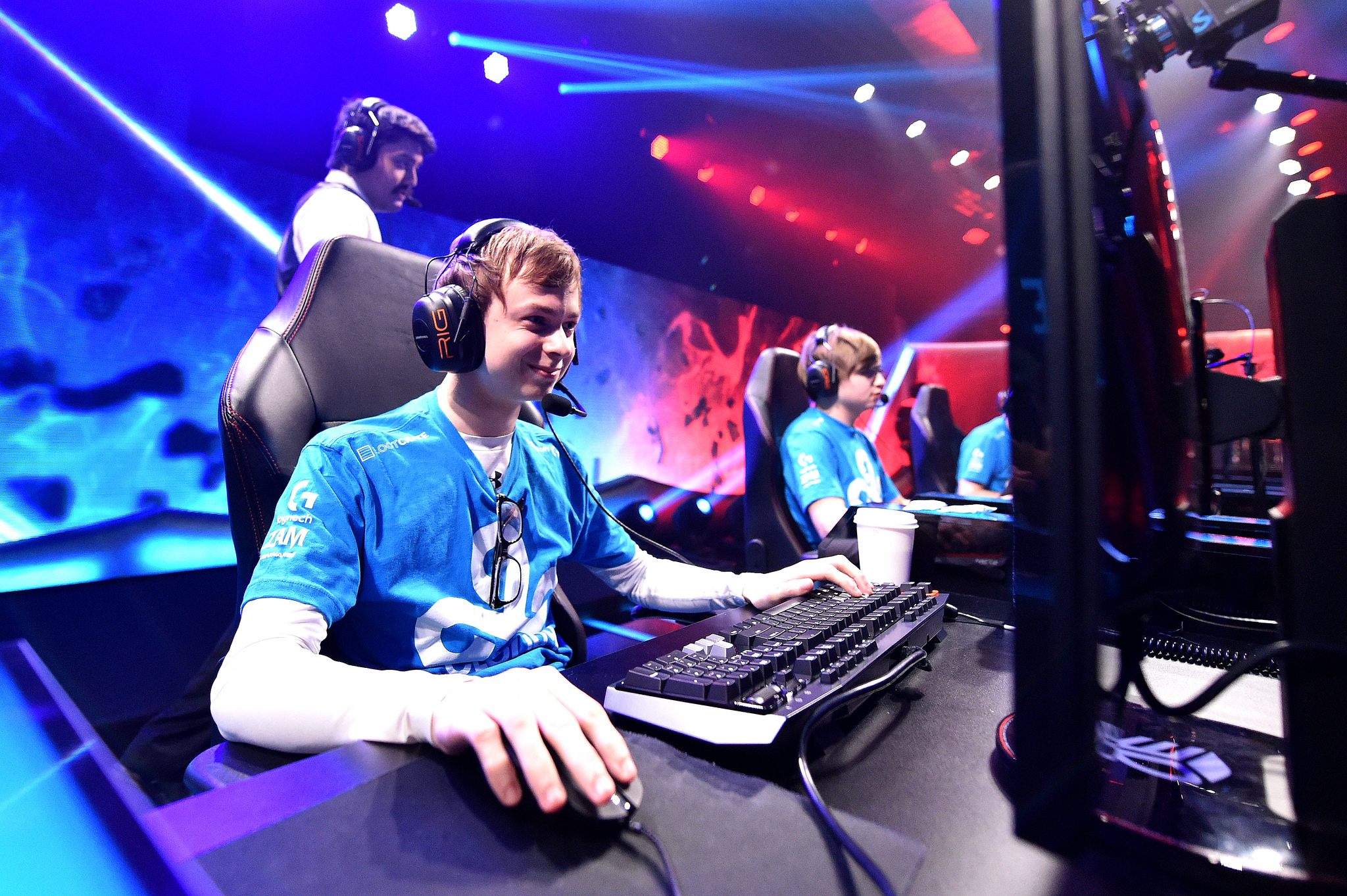 S5现场图集：10月1日小组赛第二场C9 vs AHQ-新浪英雄联盟专区