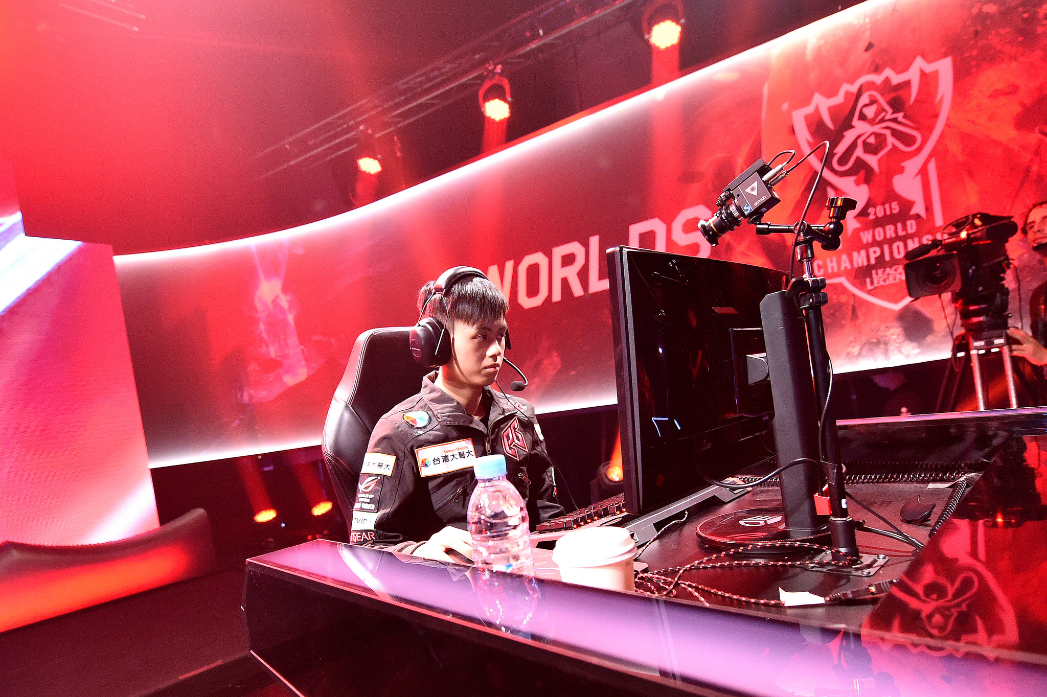 10月1日小组赛第二场C9 vs AHQ_新浪游戏_手机新浪网