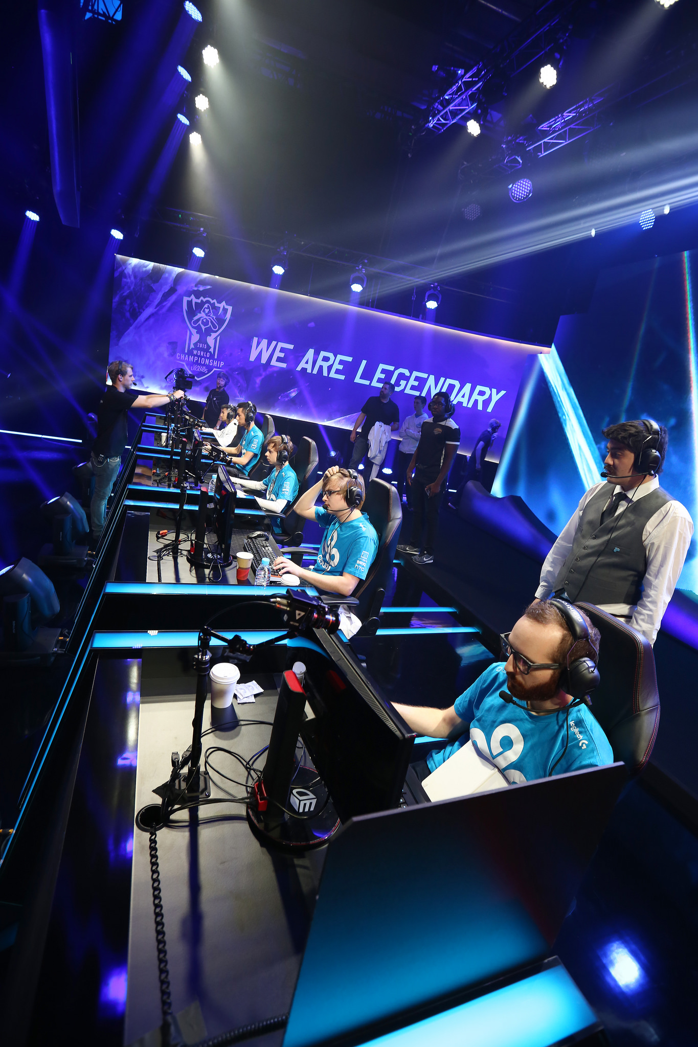 10月1日小组赛第二场C9 vs AHQ_新浪游戏_手机新浪网