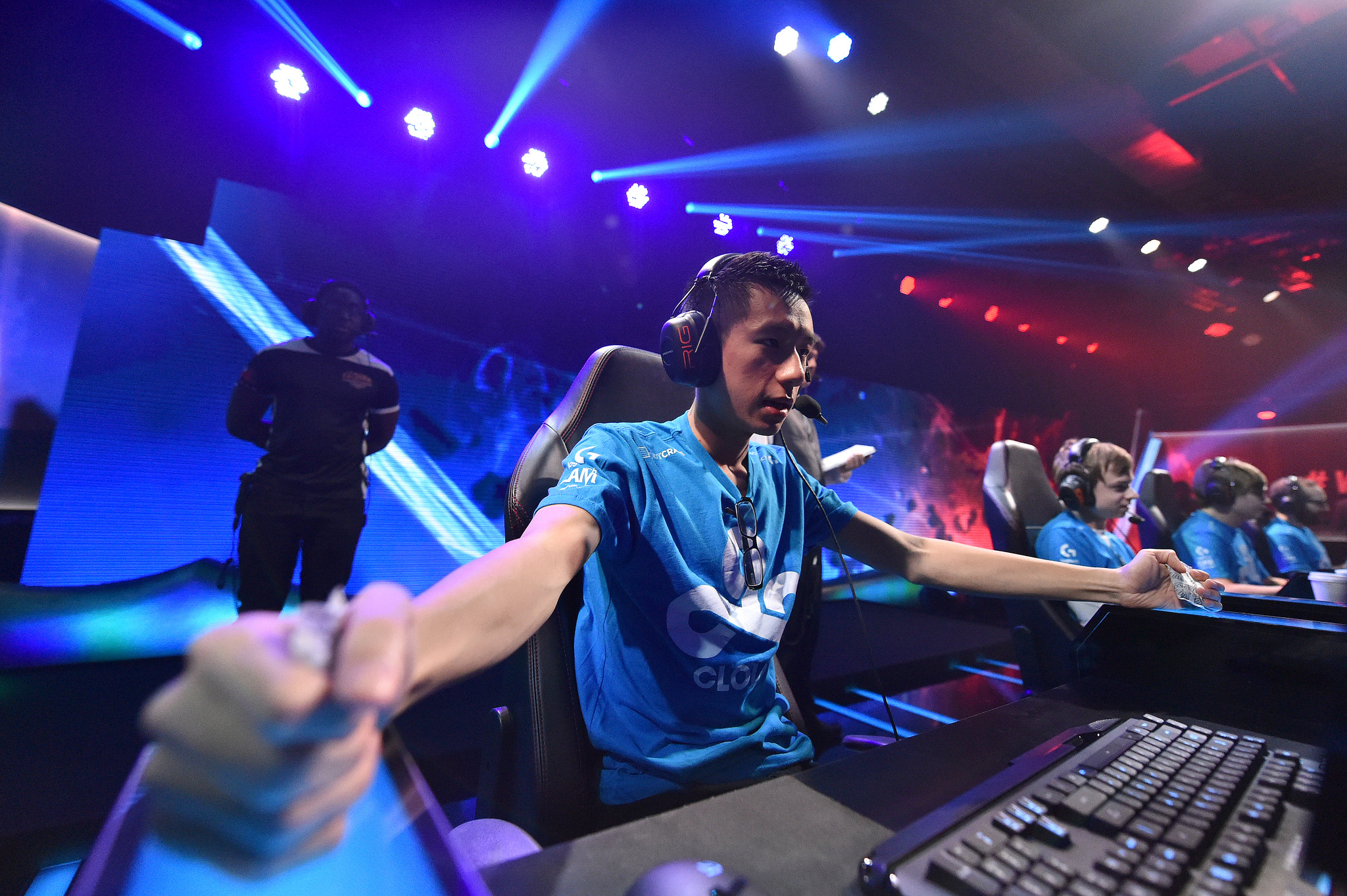 10月1日小组赛第二场C9 vs AHQ_新浪游戏_手机新浪网