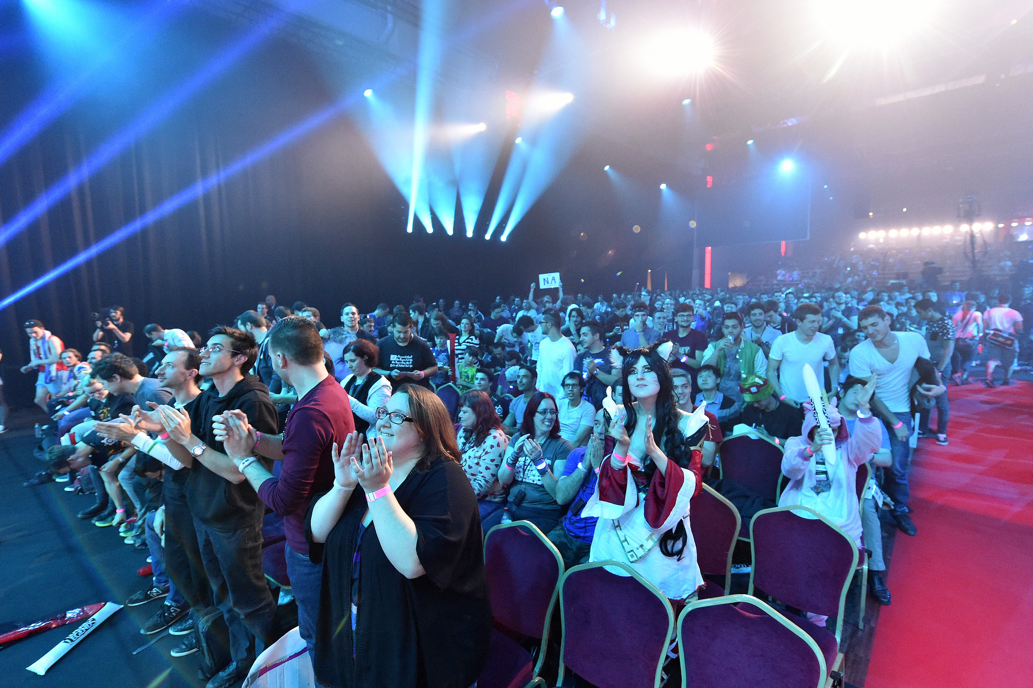 10月1日小组赛第二场C9 vs AHQ_新浪游戏_手机新浪网