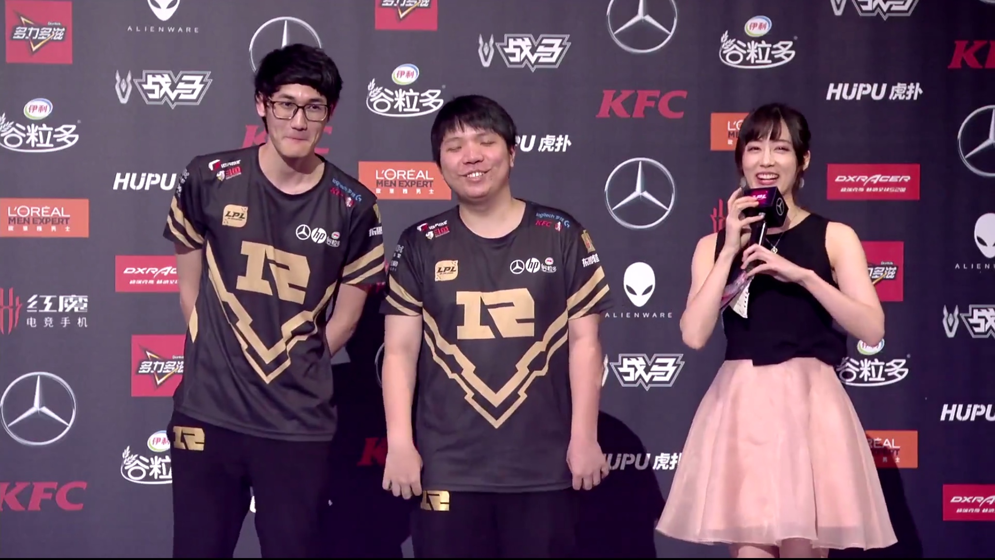 RNG太搞笑，AJ：小虎晚上别经常搞我，卡萨：Letme就是土拔鼠|比赛|主持人|外号_新浪新闻