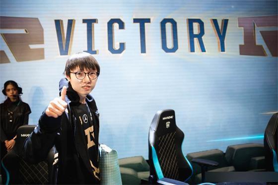 LOL：Mlxg跌落黄铜四，网友调侃：以前至少是个钻石|黄铜|钻石|香锅_新浪新闻