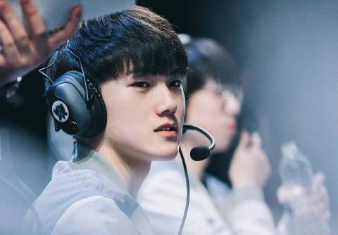 超越uzi，中国AD的希望，世界第一ADC——喻文波 你认识吗？|连胜|冠军|常规赛_新浪新闻