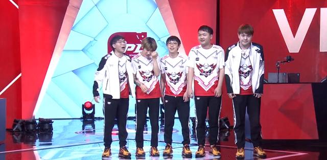 JDG艰难取胜，Flawless完成自我救赎，赛后泪洒赛场究竟为何？|比赛|春季赛|决赛_新浪新闻