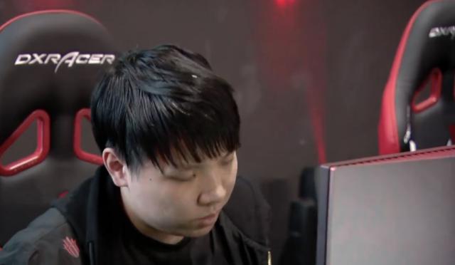 UZI小虎默契2打5，Karsa抢龙嗨翻全场，AJ立功后表情让人心疼