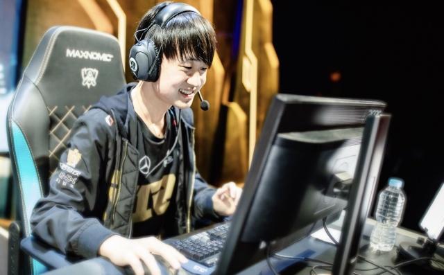 IG宁与明谈S8被RNG粉丝骂！JKL宝蓝躺枪宁回怼！娃娃回应亮了