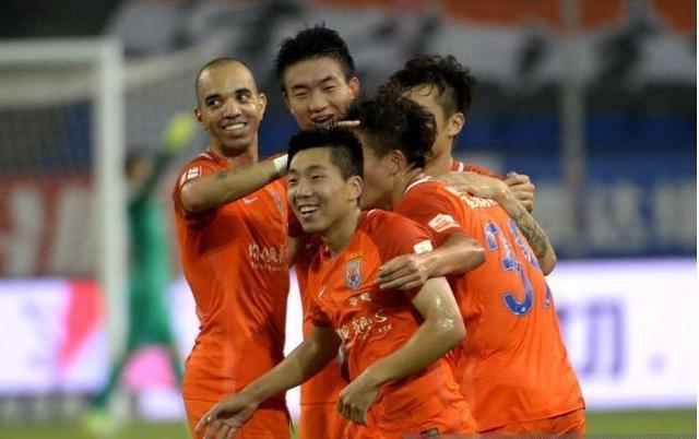 U25军训迎来射击天才，成绩超教官，看来打枪比射门厉害|高准翼|军训|教官_新浪新闻