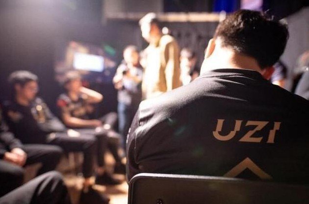 Uzi和Deft交手记录表，小狗直接完败，网友：和Bang比更难看|交手|小狗|记录表_新浪新闻