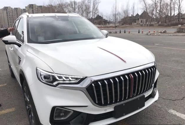 国内首台白色红旗HS5到店，比奥迪Q5大气，网友：还买啥路虎？