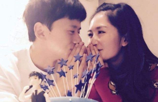 张杰晒照庆祝双胞胎女儿一周岁,与谢娜晒宝宝抓周照片超有爱