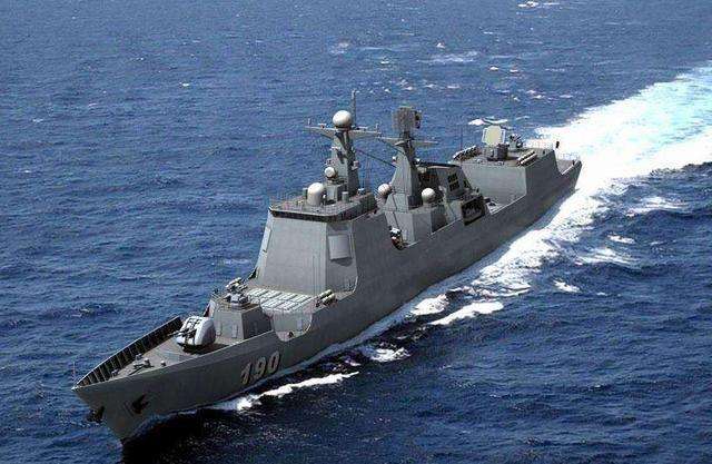 中国052E型大驱浮出水面, 搭载96个垂发单元, 战斗力超强|驱逐舰|中国海军|战斗力_新浪新闻