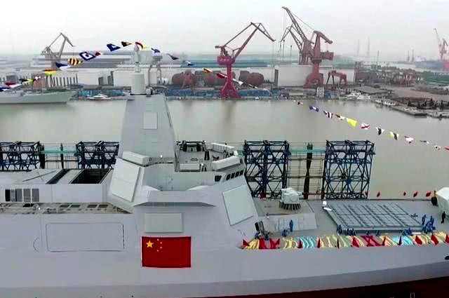 052D海试归来，直接抢了055的泊位，吨位或超8000吨|驱逐舰|吨位|泊位_新浪新闻