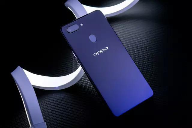 配置不同定位相同：华为nova3为何比OPPO R15更受喜爱？