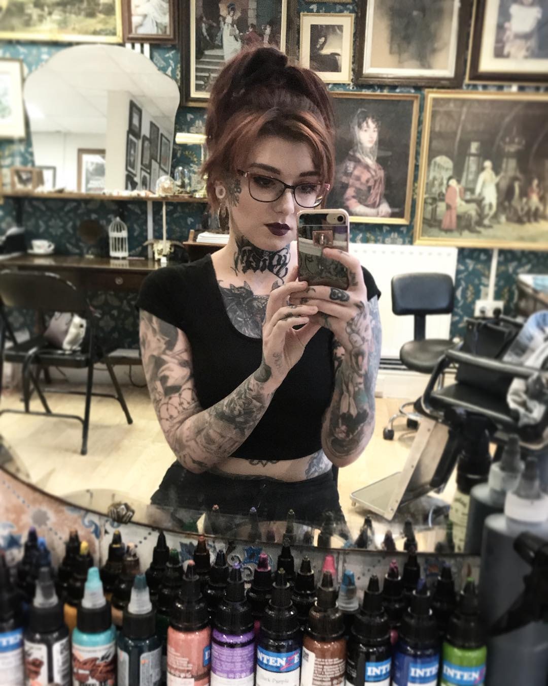 刺青女全身纹满纹身的人2 伤感说说吧