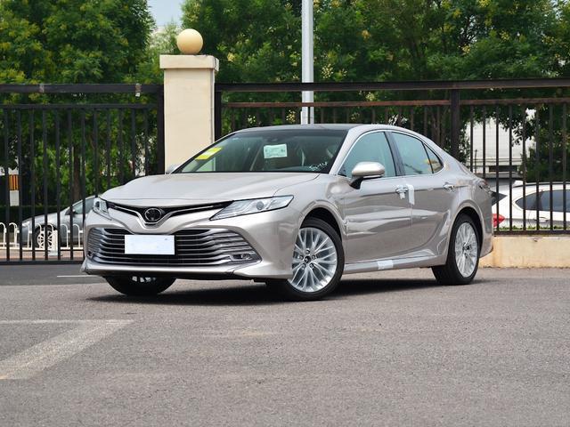 2019款丰田凯美瑞加配不升价，2.5L+8AT标配十气囊，网友：良心