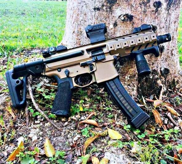 差一点就取代了经典名枪MP5的 SIG MPX冲锋枪