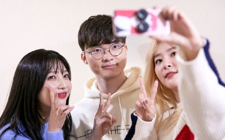 Faker合同正式到期，Bang发文意味深长，网友：SKT！