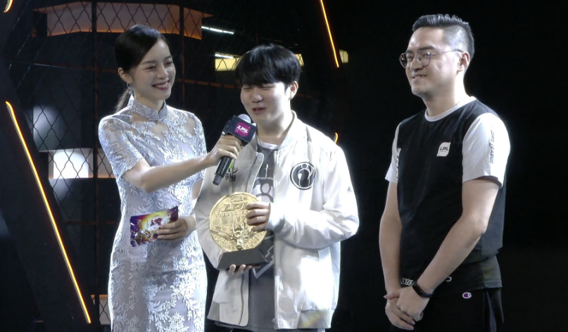 Rookie收获LPL夏季赛MVP，余霜一身旗袍装惊艳全场|余霜|战队|旗袍_新浪新闻