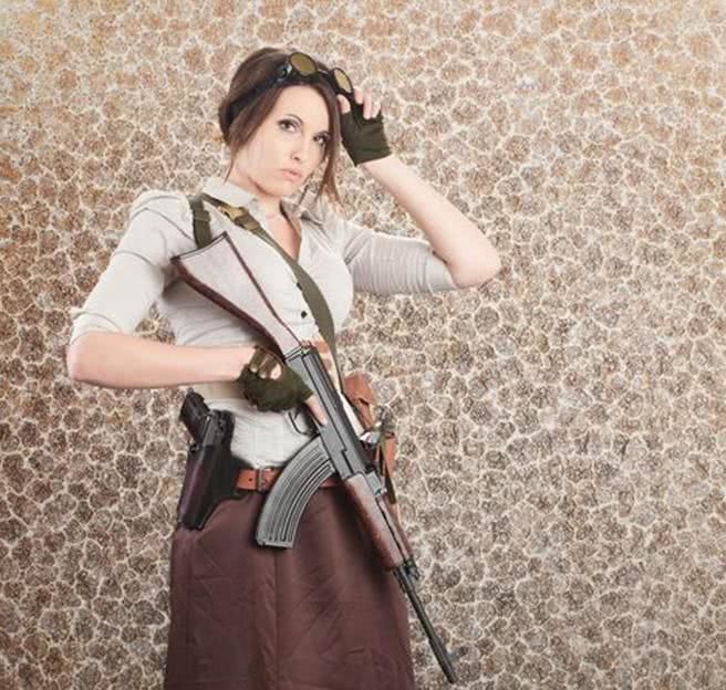 长着AK的模样，名字不是AK，八百发射速，精度比81扛高