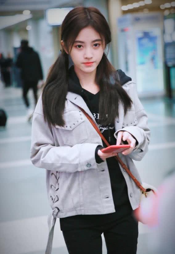 双马尾太减龄?鞠婧祎像18岁,程潇像16岁,她像未成年美少女