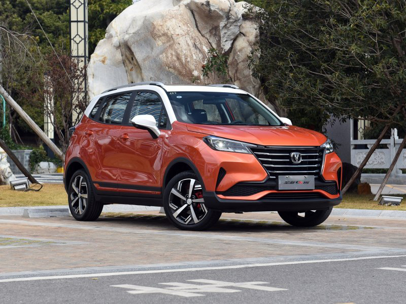 新款长安CS15上市开售，5.59万起，要与宝骏510一争