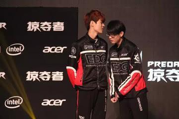 LPL下路组合谁最甜，ming独爱uzi，smlz只对他笑|组合|打法|英雄联盟_新浪新闻