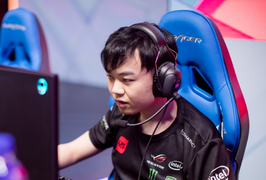 RW张无忌天秀！官总道出缘由：他一直都是队伍中最努力的崽