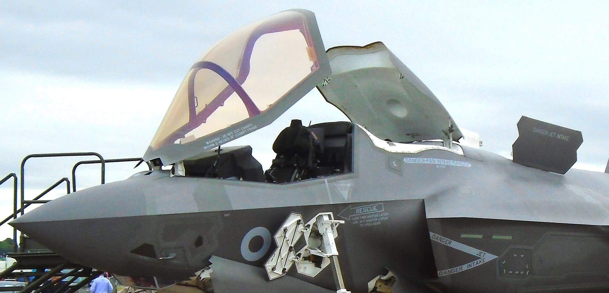 英国“疯啦”?刚花的重金买到了138架F35,还要自研五代机!|五代机|英国|战机_新浪新闻