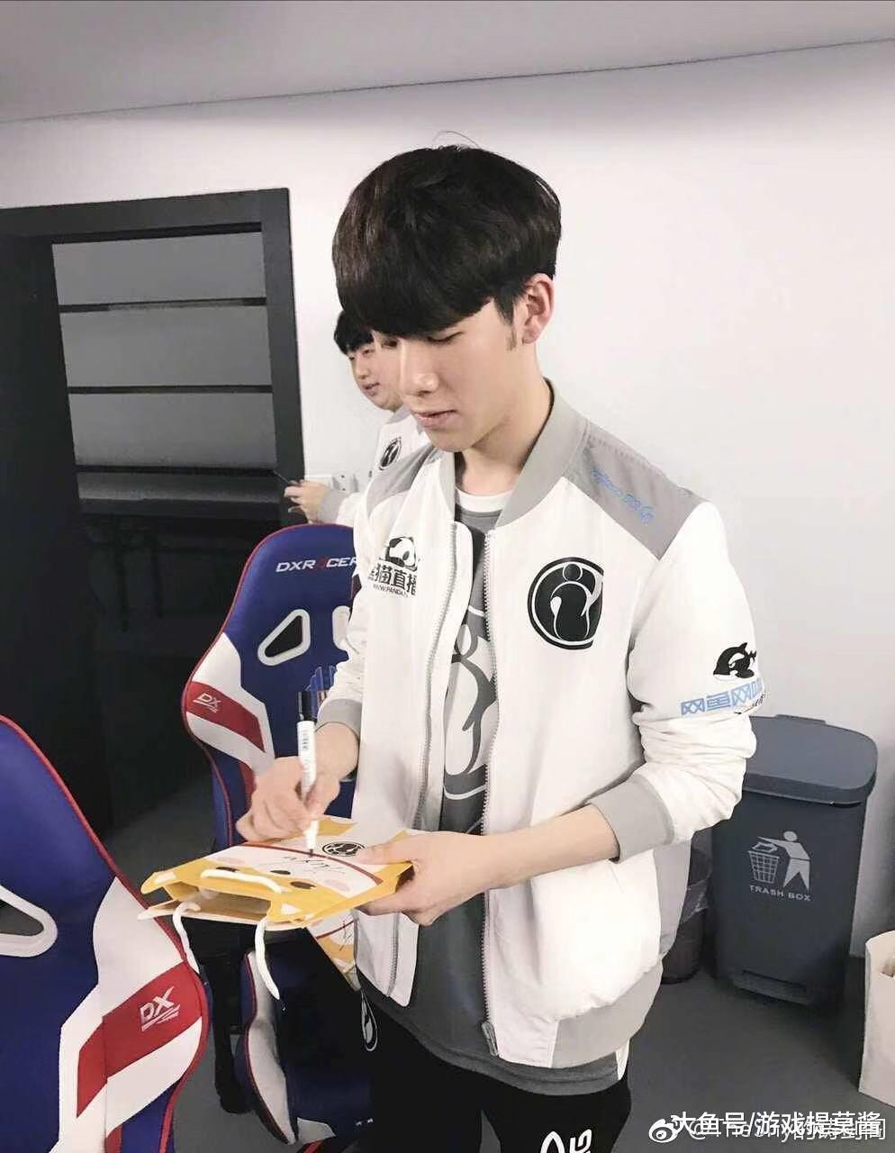 IG语音爆出: The Shy天神下凡, 是因为听不懂中文? 网友又皮了|天神下凡|语音|战队_新浪新闻