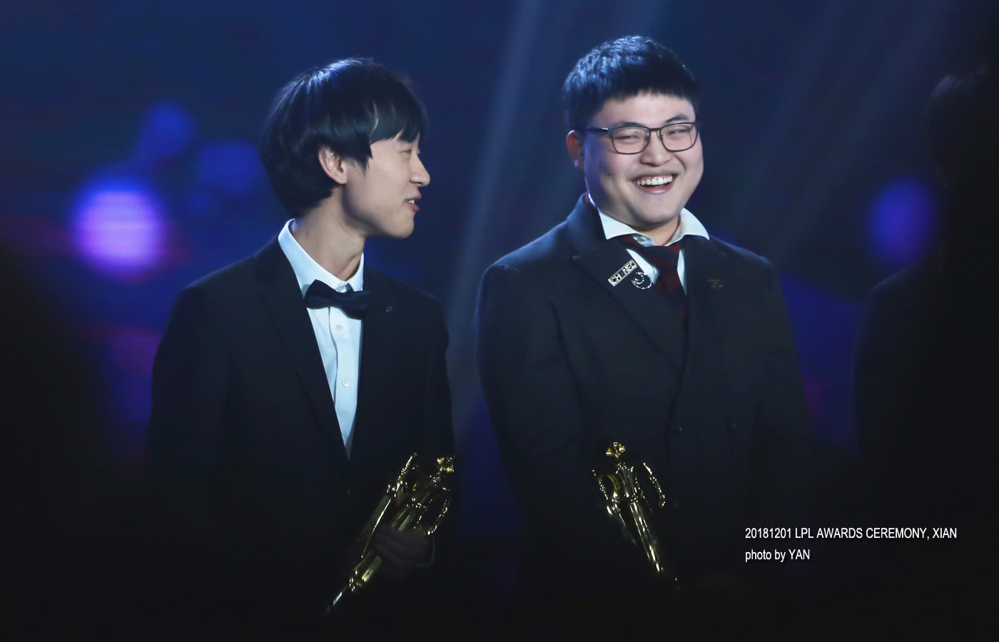 LOL年度颁奖盛典现场Uzi谈S8失利后状态：慢慢调整过来了|德杯|颁奖盛典|失利_新浪新闻