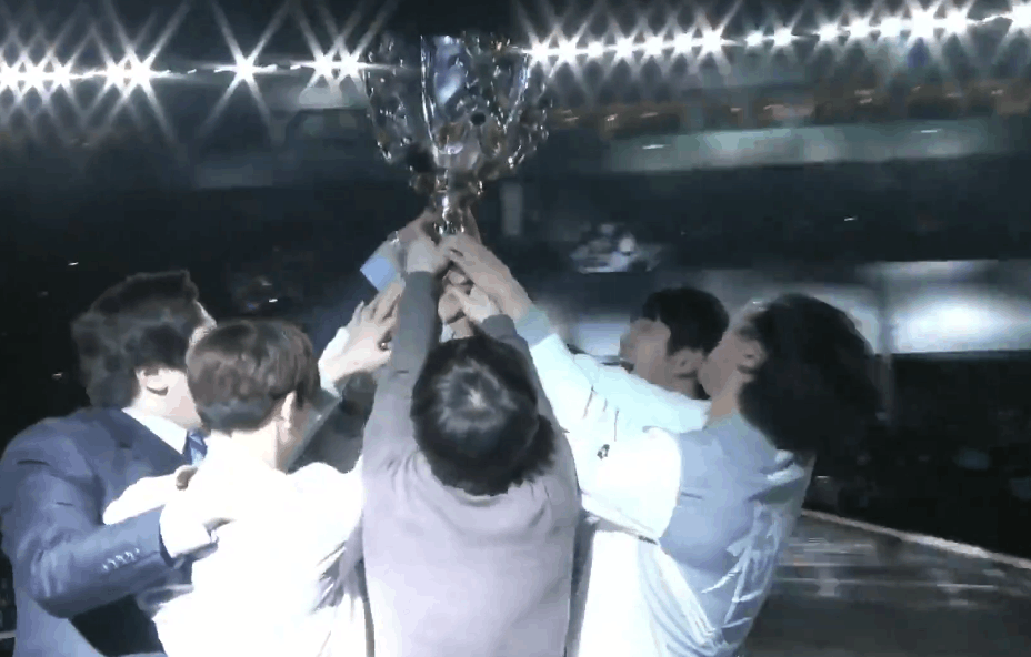 IG零封FNC夺冠, Rookie哭了, LPL史上第一个全球总决赛冠军!|冠军|总决赛|赛区_新浪新闻