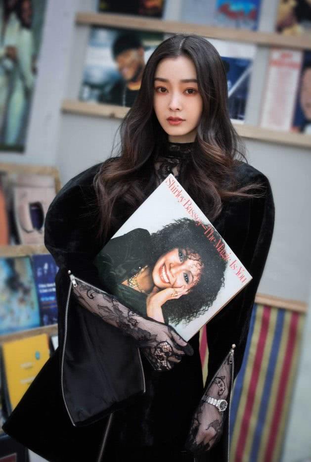 千万别穿“竹筒鞋”，宋轶身高168cm穿成150cm，心疼！|宋轶|竹筒|身高_新浪新闻