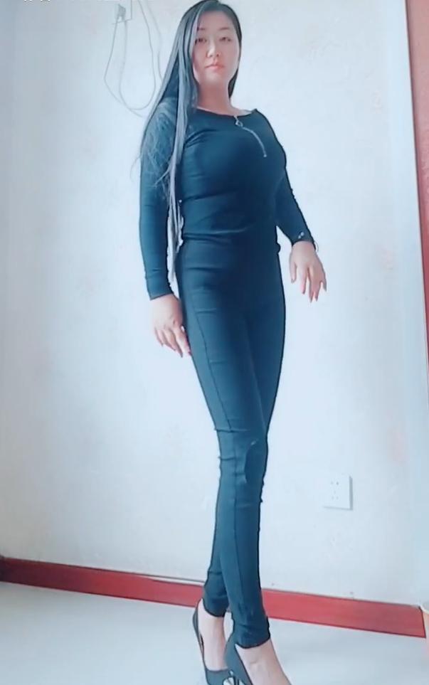 身高170的网红女主播素颜照,尽显小丰满身材魅力