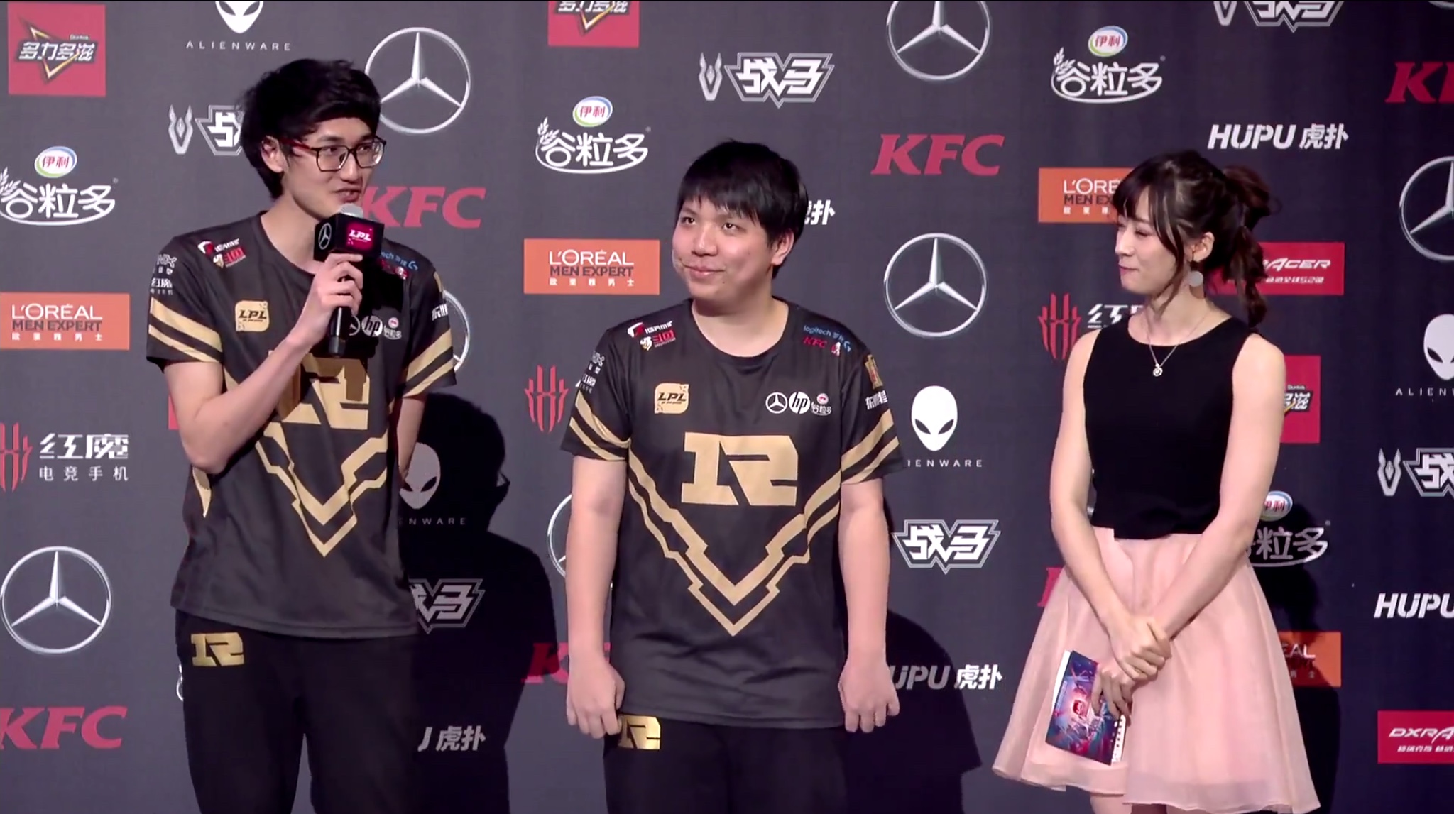 RNG太搞笑，AJ：小虎晚上别经常搞我，卡萨：Letme就是土拔鼠