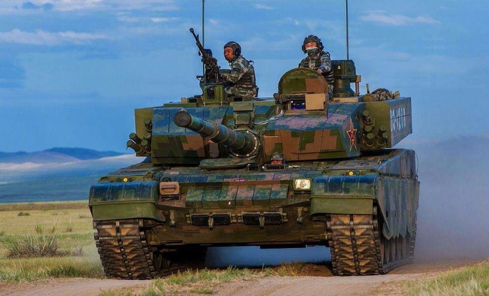 中国99A坦克对俄国T72说：我倒着开车打炮照样秒杀你！