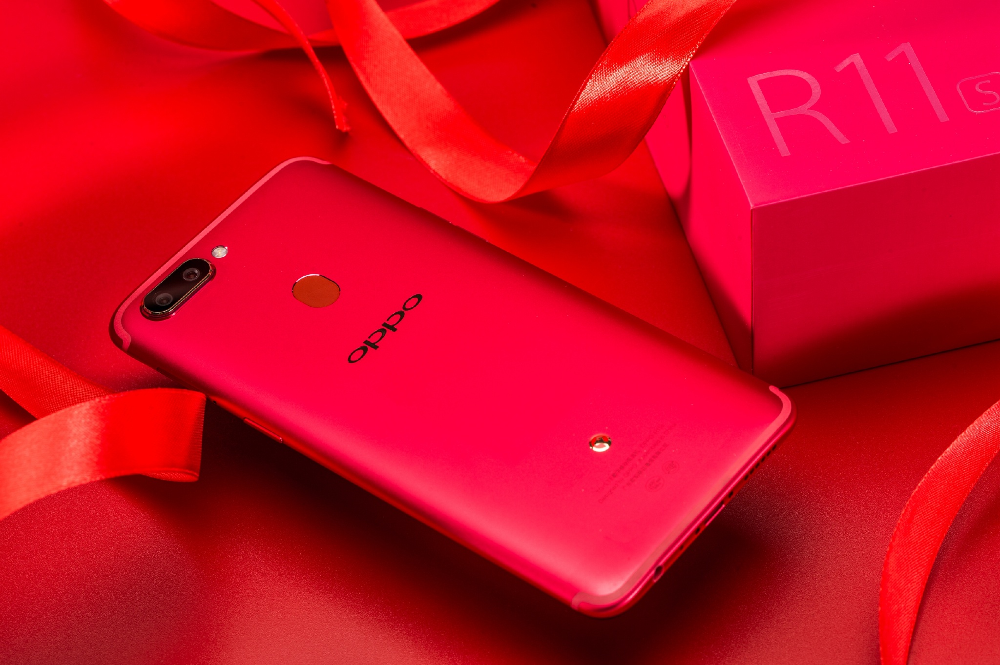 18K金“Lucky Dog”好运常伴，新年版OPPO R11s真机图赏