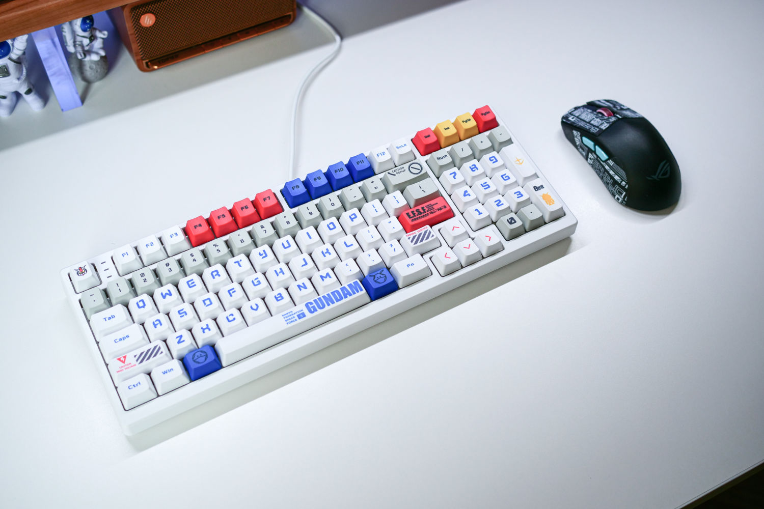 It's GUNDAM！ikbc Z98 高达1.0键盘体验|设计|ikbc_新浪新闻