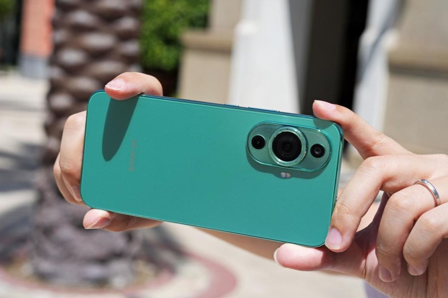 Hi nova 11上手测评：初看惊艳细品真香|华为nova_新浪新闻