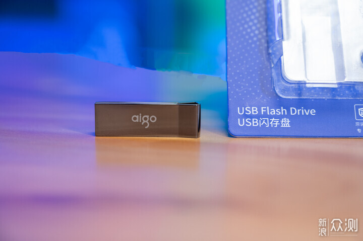 狂飆150MB又快又安心，aigo高速U盤 - 新浪香港