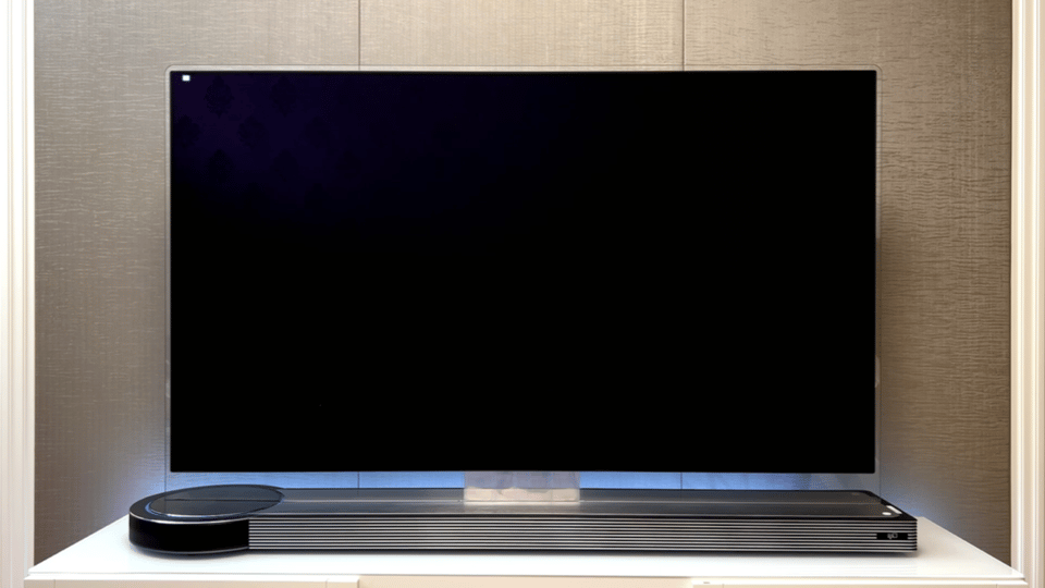 FPD「懸浮」OLED電視！ 打開新視界 - 新浪香港