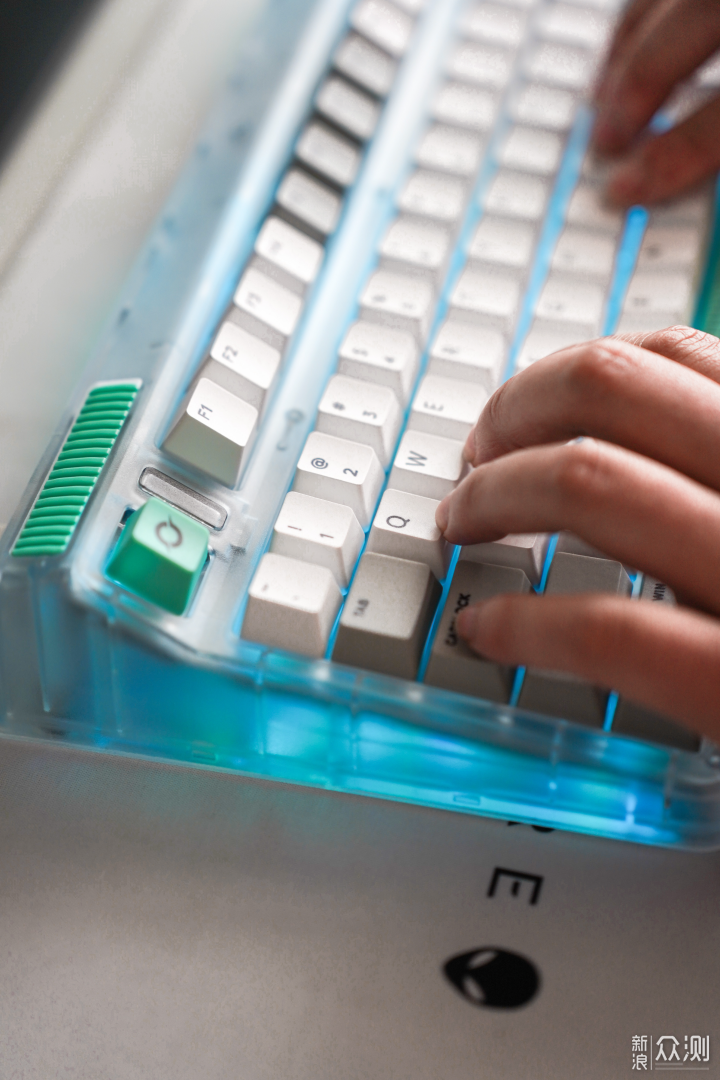 首個全POK材質的性線性軸體 ——IQUNIX璞玉軸 - 新浪香港