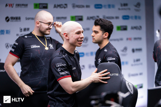 s1mple谈EliGE可能转会FaZe：我觉得他很适合ropz的角色_新浪游戏_手机新浪网