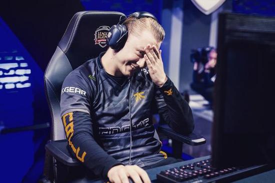 UZI改名“rekkles”欧成一夜间从选手变成S8奖品_网络游戏-新闻_新浪游戏_新浪网